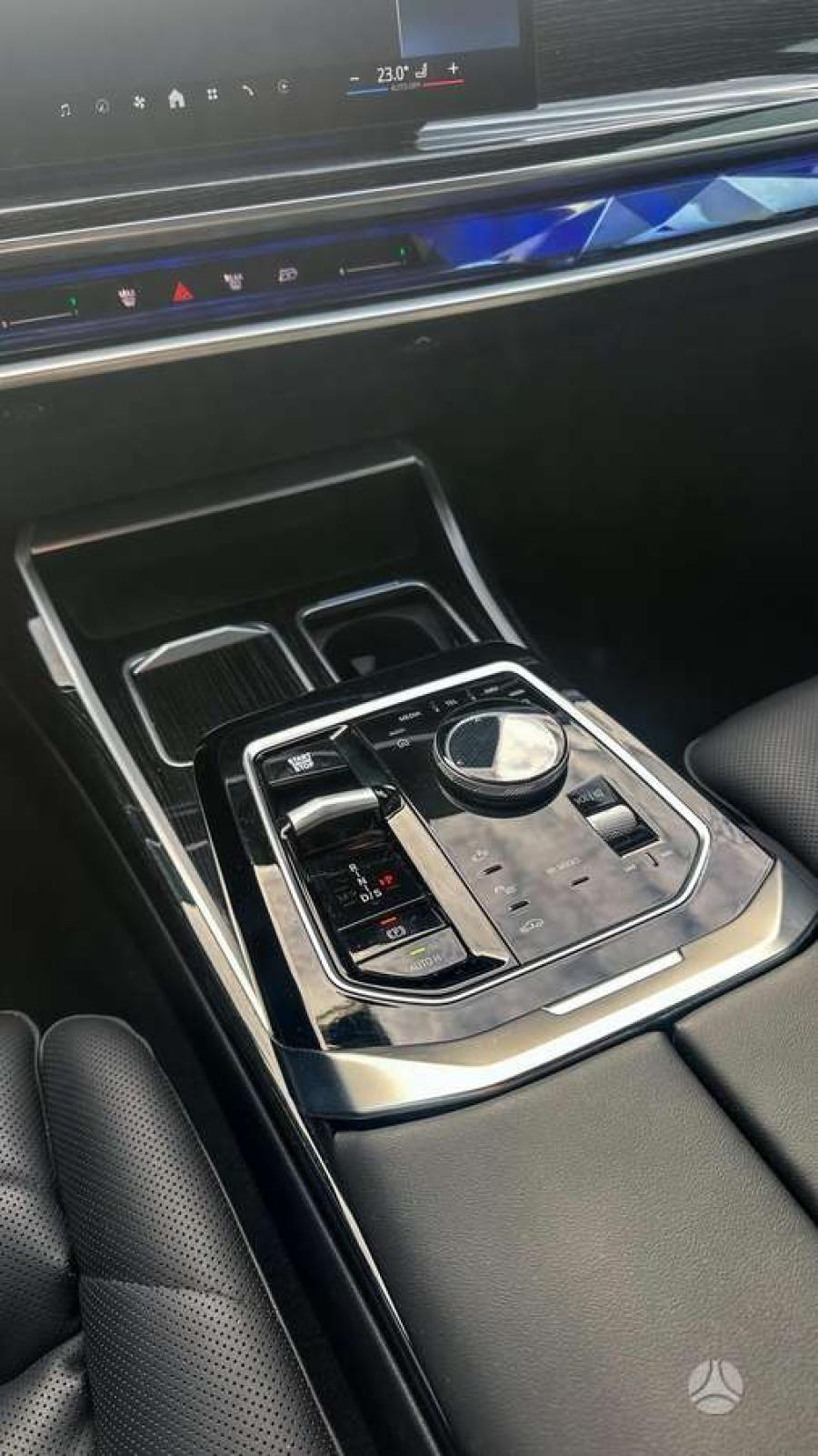 Black BMW 740 2023 in Vilnius, with an engine capacity of 2.99 L and mileage of 60 thousand km for 79800 €, photo 10 on AUTOMOTO.COM.LV