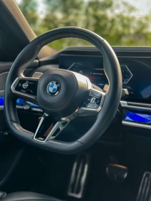Black BMW 740 2023 in Vilnius, with an engine capacity of 2.99 L and mileage of 60 thousand km for 79800 €, photo 11 on AUTOMOTO.COM.LV