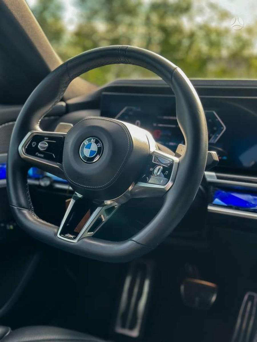 Black BMW 740 2023 in Vilnius, with an engine capacity of 2.99 L and mileage of 60 thousand km for 79800 €, photo 11 on AUTOMOTO.COM.LV