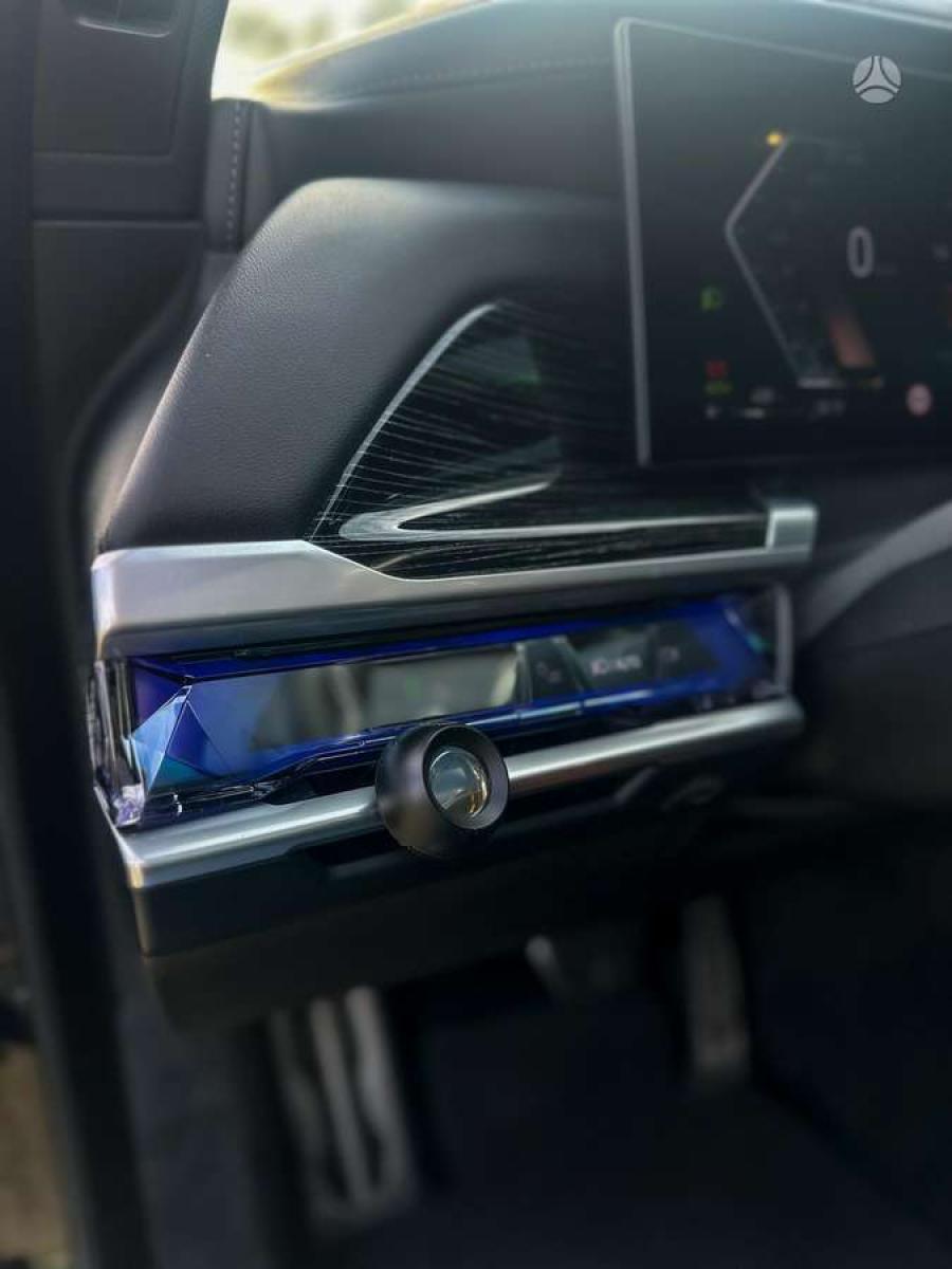 Black BMW 740 2023 in Vilnius, with an engine capacity of 2.99 L and mileage of 60 thousand km for 79800 €, photo 12 on AUTOMOTO.COM.LV