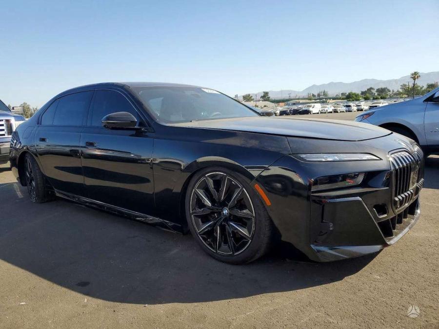 Melns BMW 740 2023 Kauņa, ar dzinēja tilpumu 3.00 L un nobraukumu 0 tūkst. km par 53500 €, foto 4 vietnē AUTOMOTO.COM.LV