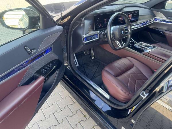 Black BMW 740 2023 in Kaunas, with an engine capacity of 3.00 L and mileage of 49 thousand km for 79500 €, photo 10 on AUTOMOTO.COM.LV