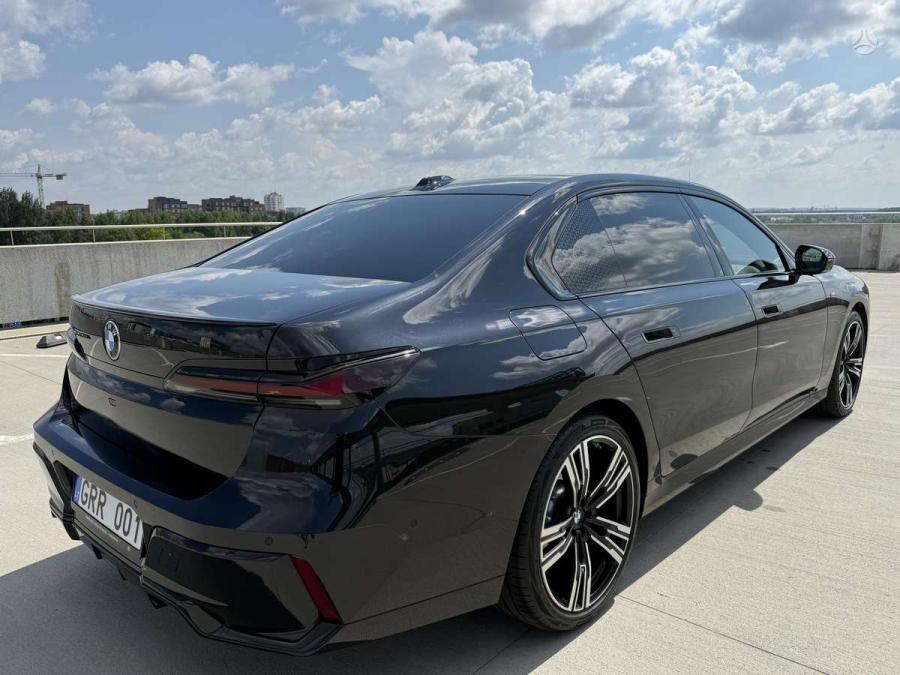 Melns BMW 740 2024 Viļņa, ar dzinēja tilpumu 2.99 L un nobraukumu 42 tūkst. km par 86990 €, foto 7 vietnē AUTOMOTO.COM.LV