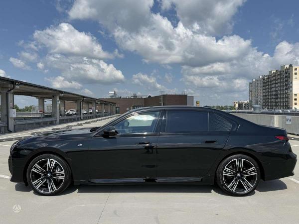 Melns BMW 740 2024 Viļņa, ar dzinēja tilpumu 2.99 L un nobraukumu 42 tūkst. km par 86990 €, foto 7 vietnē AUTOMOTO.COM.LV