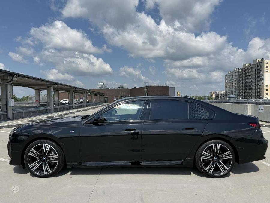 Melns BMW 740 2024 Viļņa, ar dzinēja tilpumu 2.99 L un nobraukumu 42 tūkst. km par 86990 €, foto 8 vietnē AUTOMOTO.COM.LV