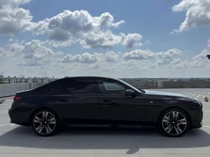 Melns BMW 740 2024 Viļņa, ar dzinēja tilpumu 2.99 L un nobraukumu 42 tūkst. km par 86990 €, foto 9 vietnē AUTOMOTO.COM.LV