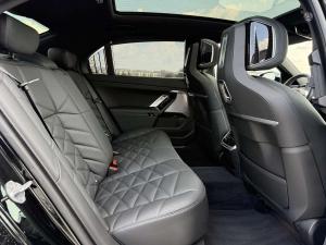 Melns BMW 740 2024 Viļņa, ar dzinēja tilpumu 2.99 L un nobraukumu 42 tūkst. km par 86990 €, foto 24 vietnē AUTOMOTO.COM.LV