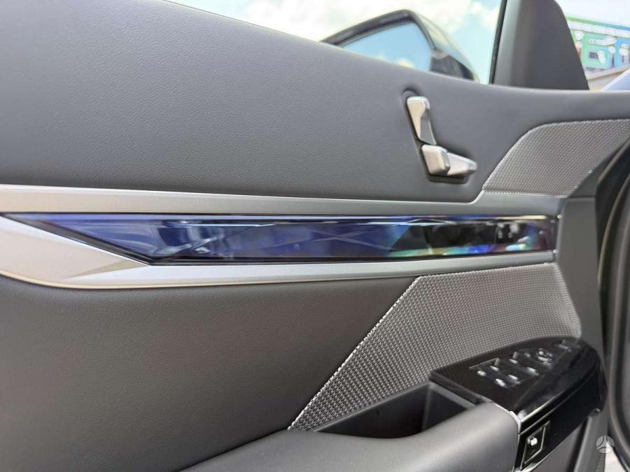 Melns BMW 740 2024 Viļņa, ar dzinēja tilpumu 2.99 L un nobraukumu 42 tūkst. km par 86990 €, foto 26 vietnē AUTOMOTO.COM.LV
