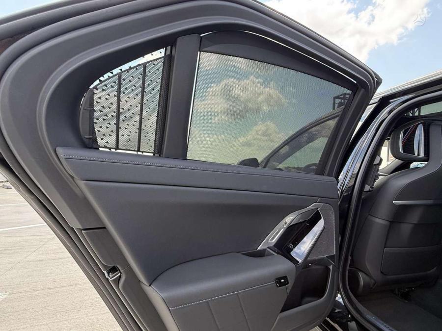 Melns BMW 740 2024 Viļņa, ar dzinēja tilpumu 2.99 L un nobraukumu 42 tūkst. km par 86990 €, foto 28 vietnē AUTOMOTO.COM.LV