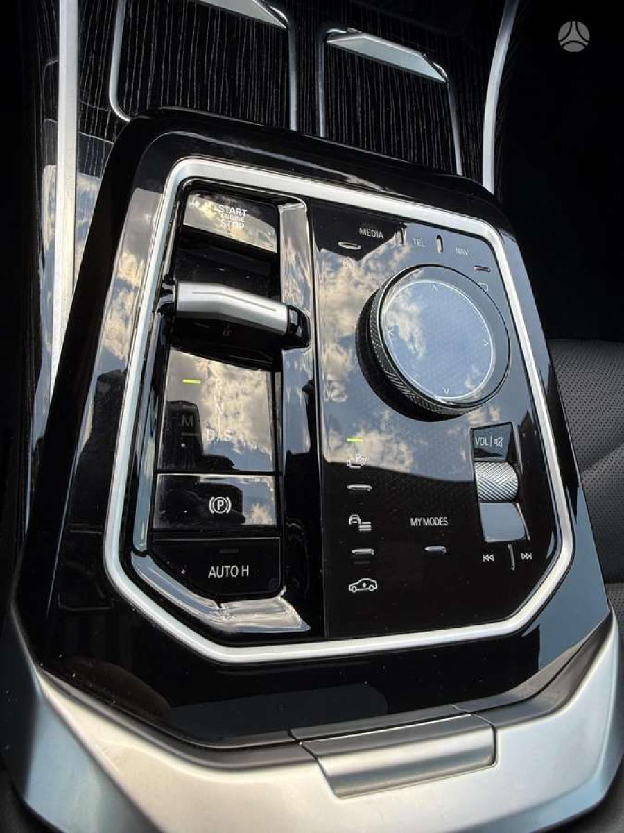 Melns BMW 740 2024 Viļņa, ar dzinēja tilpumu 2.99 L un nobraukumu 42 tūkst. km par 86990 €, foto 31 vietnē AUTOMOTO.COM.LV