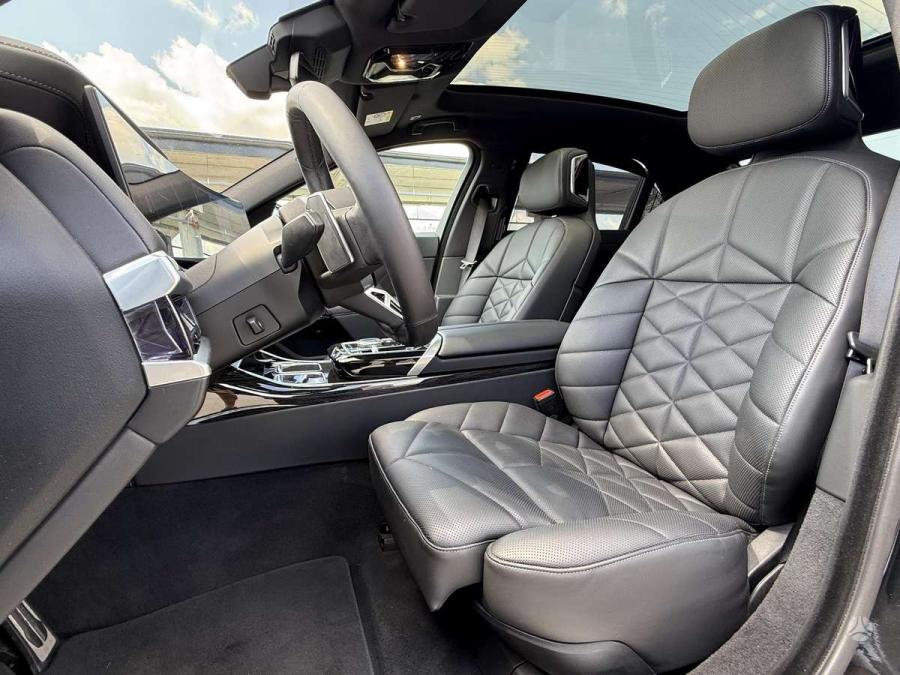 Melns BMW 740 2024 Viļņa, ar dzinēja tilpumu 2.99 L un nobraukumu 42 tūkst. km par 86990 €, foto 34 vietnē AUTOMOTO.COM.LV