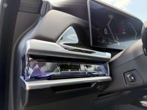 Melns BMW 740 2024 Viļņa, ar dzinēja tilpumu 2.99 L un nobraukumu 42 tūkst. km par 86990 €, foto 38 vietnē AUTOMOTO.COM.LV
