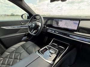 Melns BMW 740 2024 Viļņa, ar dzinēja tilpumu 2.99 L un nobraukumu 42 tūkst. km par 86990 €, foto 39 vietnē AUTOMOTO.COM.LV