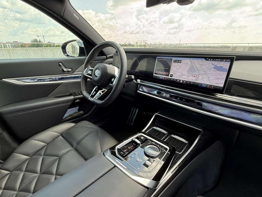 Melns BMW 740 2024 Viļņa, ar dzinēja tilpumu 2.99 L un nobraukumu 42 tūkst. km par 86990 €, foto 39 vietnē AUTOMOTO.COM.LV