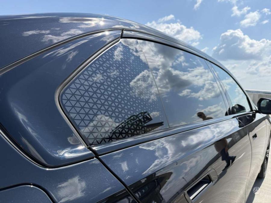 Melns BMW 740 2024 Viļņa, ar dzinēja tilpumu 2.99 L un nobraukumu 42 tūkst. km par 86990 €, foto 42 vietnē AUTOMOTO.COM.LV