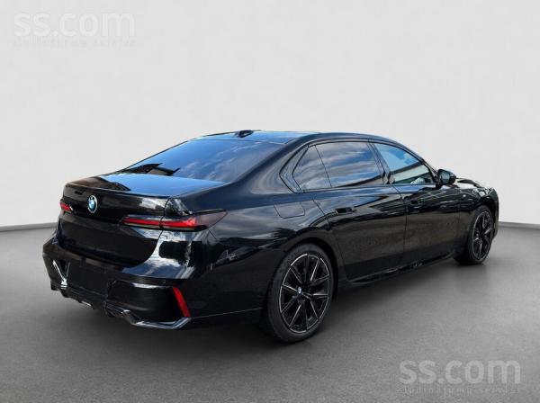 Black BMW 740 2024 in Tukums, with an engine capacity of 3.00 L and mileage of 79 thousand km for 84777 €, photo 3 on AUTOMOTO.COM.LV