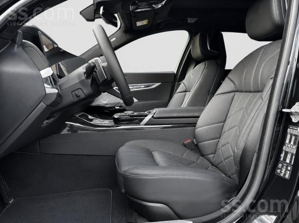 Black BMW 740 2024 in Tukums, with an engine capacity of 3.00 L and mileage of 79 thousand km for 84777 €, photo 5 on AUTOMOTO.COM.LV