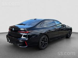Black BMW 740 2024 in Tukums, with an engine capacity of 3.00 L and mileage of 79 thousand km for 84777 €, photo 4 on AUTOMOTO.COM.LV