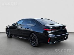 Black BMW 740 2024 in Tukums, with an engine capacity of 3.00 L and mileage of 79 thousand km for 84777 €, photo 5 on AUTOMOTO.COM.LV