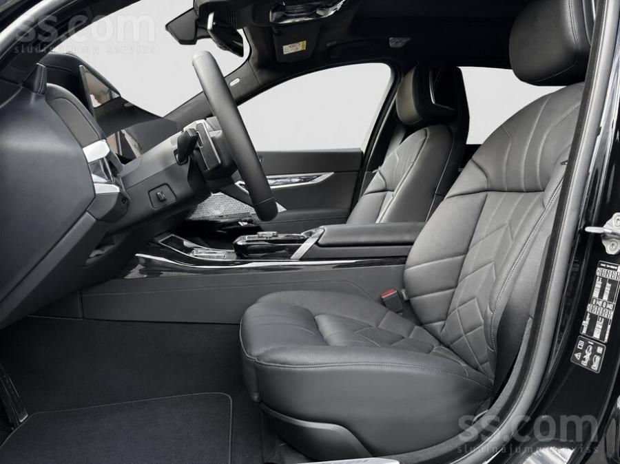 Black BMW 740 2024 in Tukums, with an engine capacity of 3.00 L and mileage of 79 thousand km for 84777 €, photo 6 on AUTOMOTO.COM.LV