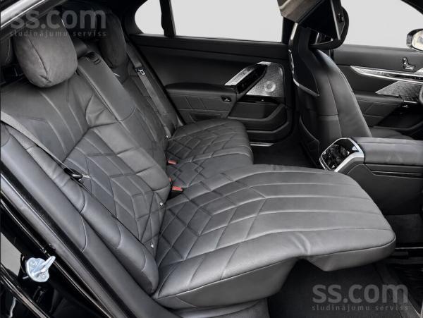 Melns BMW 740 2024 Tukums, ar dzinēja tilpumu 3.00 L un nobraukumu 79 tūkst. km par 84777 €, foto 8 vietnē AUTOMOTO.COM.LV