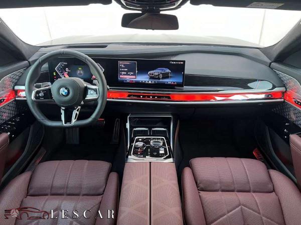Melns BMW 740 2025 Viļņa, ar dzinēja tilpumu 2.99 L un nobraukumu 14 tūkst. km par 129000 €, foto 8 vietnē AUTOMOTO.COM.LV