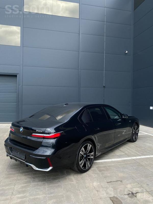 Black BMW 740 2025 in Riga, with an engine capacity of 3.00 L and mileage of 29 thousand km for 85000 €, photo 7 on AUTOMOTO.COM.LV