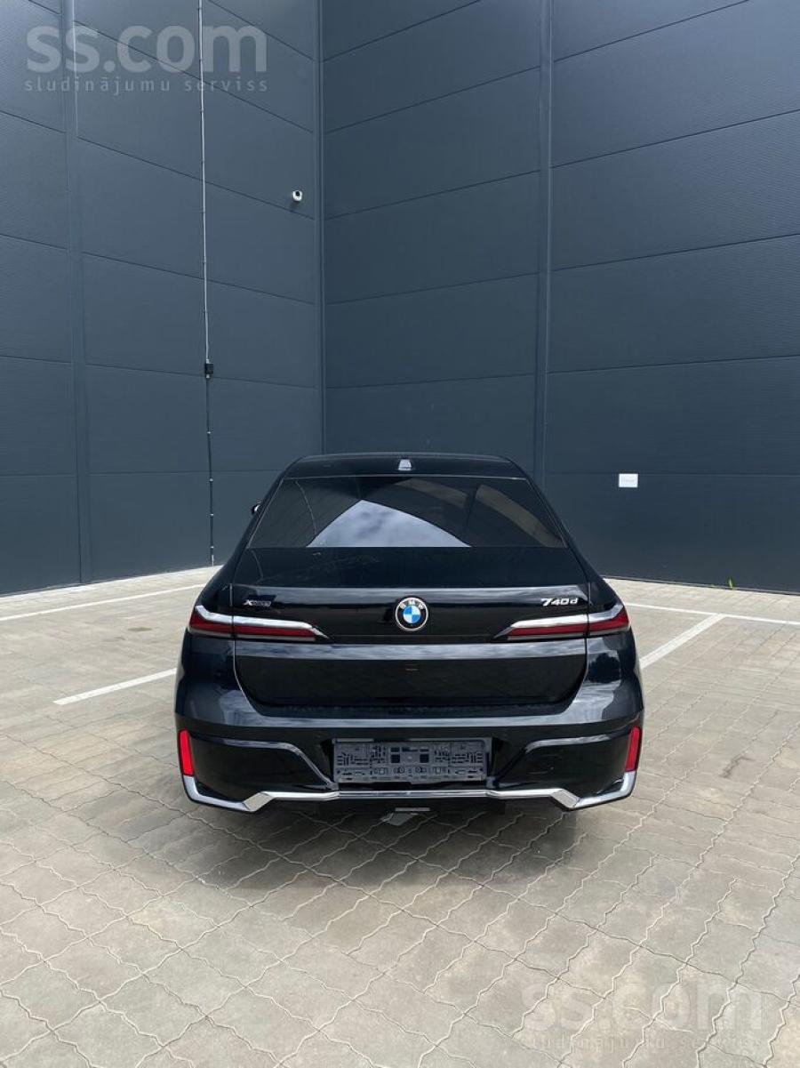 Black BMW 740 2025 in Riga, with an engine capacity of 3.00 L and mileage of 29 thousand km for 85000 €, photo 9 on AUTOMOTO.COM.LV
