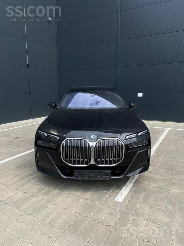 Black BMW 740 2025 in Riga, with an engine capacity of 3.00 L and mileage of 29 thousand km for 85000 €, photo 9 on AUTOMOTO.COM.LV