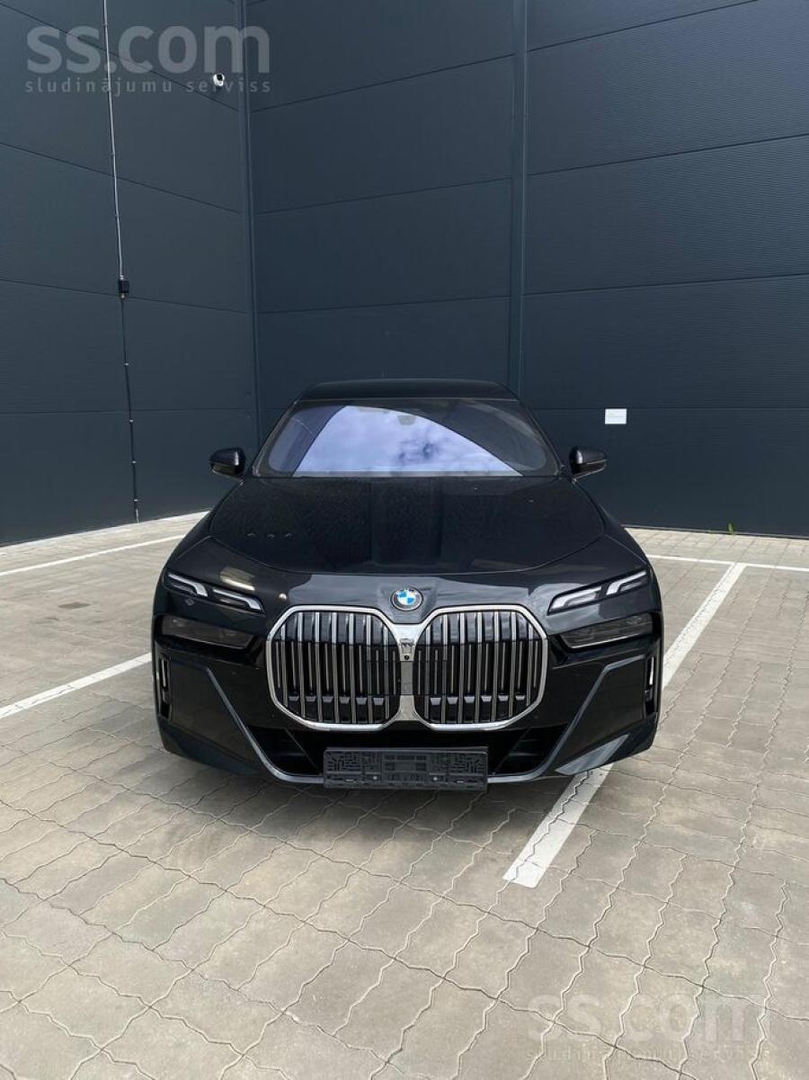 Black BMW 740 2025 in Riga, with an engine capacity of 3.00 L and mileage of 29 thousand km for 85000 €, photo 10 on AUTOMOTO.COM.LV