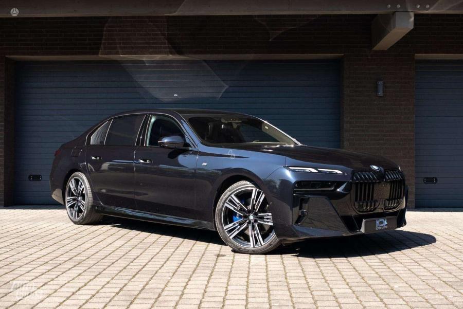 Zils BMW 740 2023 Marijampole, ar dzinēja tilpumu 3.00 L un nobraukumu 107 tūkst. km par 88850 €, foto 1 vietnē AUTOMOTO.COM.LV