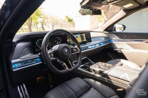 Zils BMW 740 2023 Marijampole, ar dzinēja tilpumu 3.00 L un nobraukumu 107 tūkst. km par 88850 €, foto 23 vietnē AUTOMOTO.COM.LV
