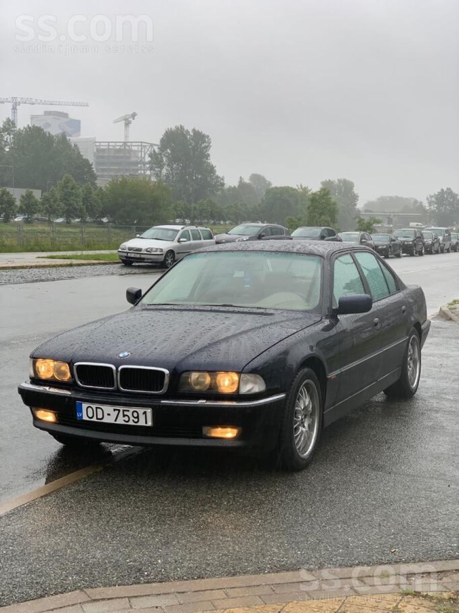 Blue BMW 740 1995 in Riga, with an engine capacity of 4.00 L and mileage of 392 thousand km for 5900 €, photo 2 on AUTOMOTO.COM.LV