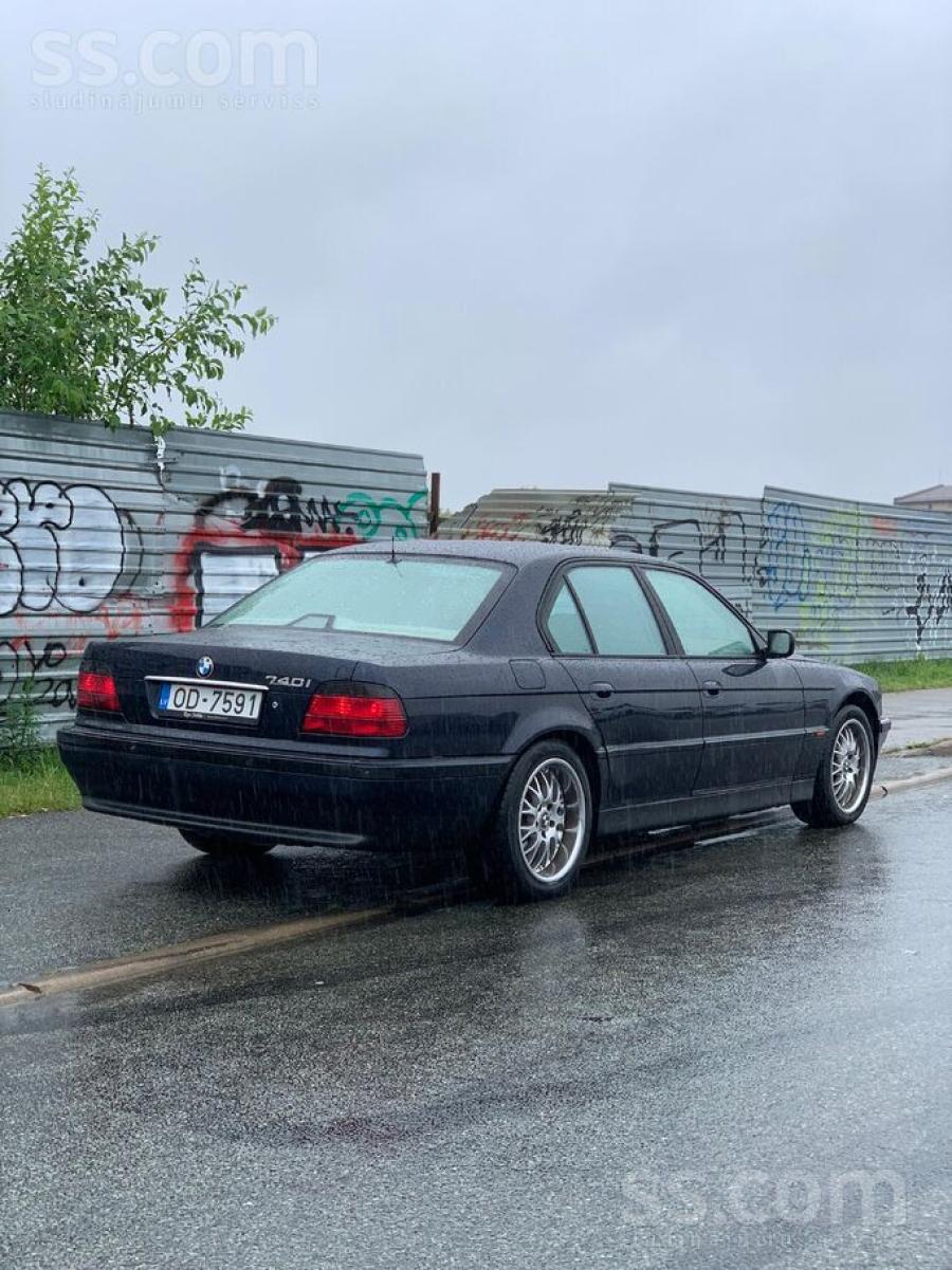 Blue BMW 740 1995 in Riga, with an engine capacity of 4.00 L and mileage of 392 thousand km for 5900 €, photo 9 on AUTOMOTO.COM.LV
