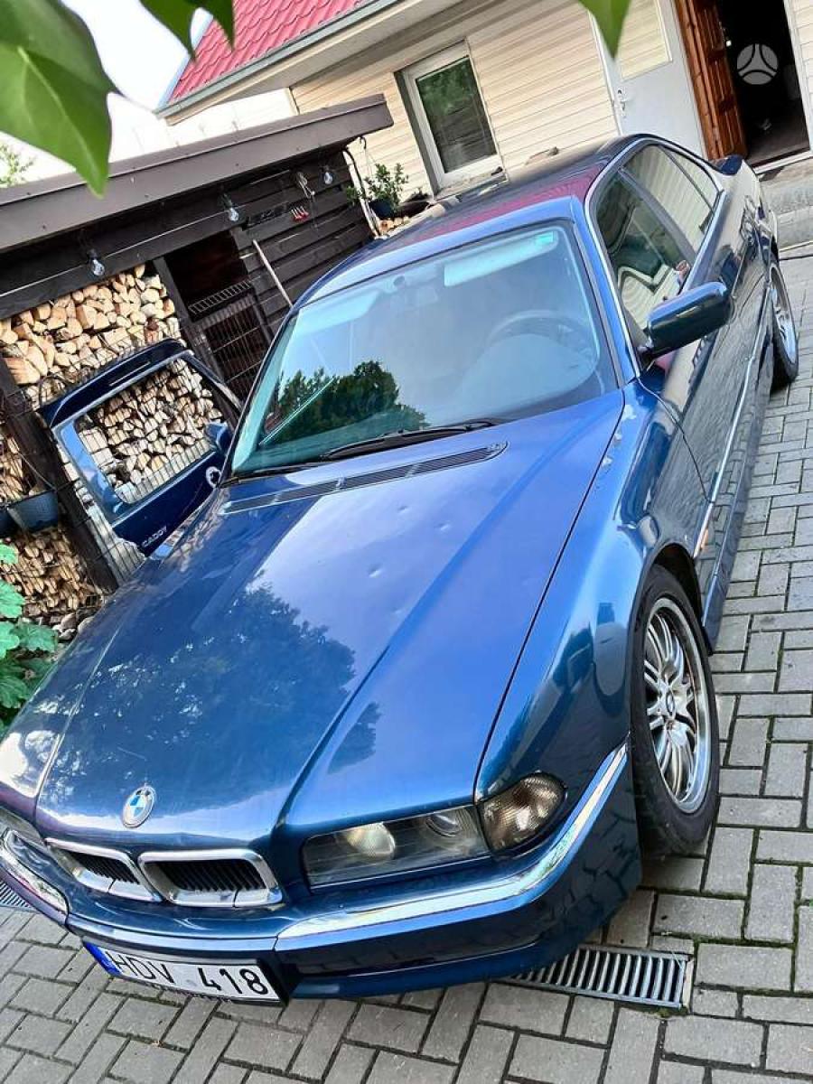 Blue BMW 740 1995 in Jonava, with an engine capacity of 3.98 L and mileage of 240 thousand km for 5000 €, photo 1 on AUTOMOTO.COM.LV