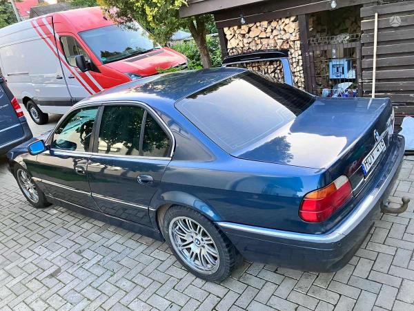 Blue BMW 740 1995 in Jonava, with an engine capacity of 3.98 L and mileage of 240 thousand km for 5000 €, photo 4 on AUTOMOTO.COM.LV