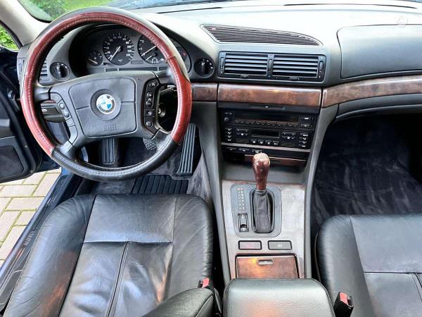Blue BMW 740 1995 in Jonava, with an engine capacity of 3.98 L and mileage of 240 thousand km for 5000 €, photo 8 on AUTOMOTO.COM.LV