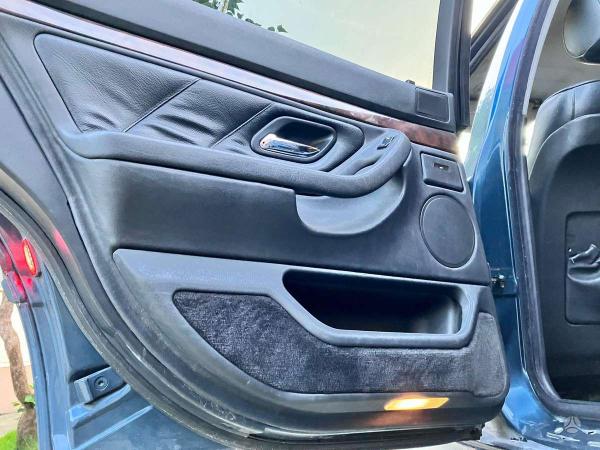Blue BMW 740 1995 in Jonava, with an engine capacity of 3.98 L and mileage of 240 thousand km for 5000 €, photo 9 on AUTOMOTO.COM.LV