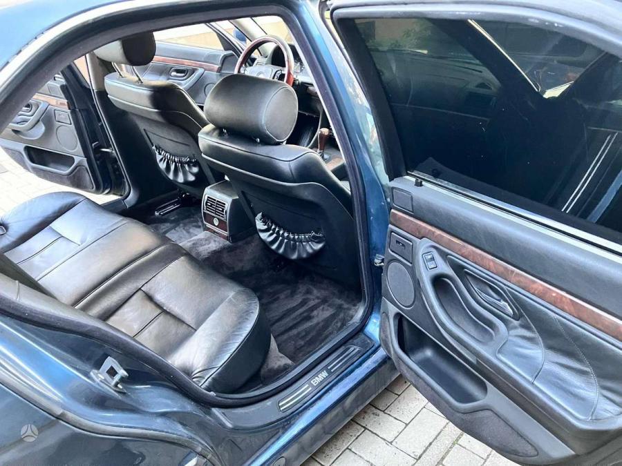 Blue BMW 740 1995 in Jonava, with an engine capacity of 3.98 L and mileage of 240 thousand km for 5000 €, photo 13 on AUTOMOTO.COM.LV