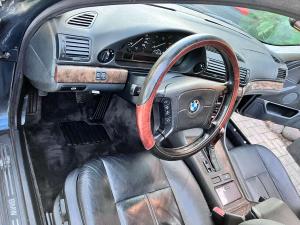 Blue BMW 740 1995 in Jonava, with an engine capacity of 3.98 L and mileage of 240 thousand km for 5000 €, photo 15 on AUTOMOTO.COM.LV