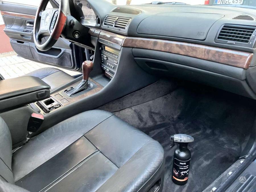 Blue BMW 740 1995 in Jonava, with an engine capacity of 3.98 L and mileage of 240 thousand km for 5000 €, photo 19 on AUTOMOTO.COM.LV