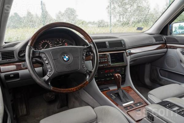 Blue BMW 740 1996 in Riga, with an engine capacity of 4.40 L and mileage of 256 thousand km for 15000 €, photo 8 on AUTOMOTO.COM.LV