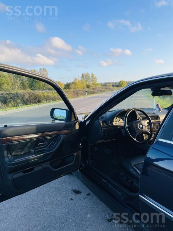 Blue BMW 740 1997 in Limbazi, with an engine capacity of 4.40 L and mileage of 283 thousand km for 6950 €, photo 7 on AUTOMOTO.COM.LV