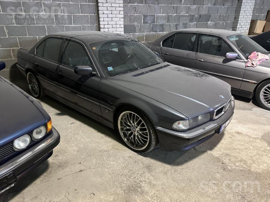 Blue BMW 740 1998 in Riga, with an engine capacity of 4.40 L and mileage of 560 thousand km for 6700 €, photo 1 on AUTOMOTO.COM.LV