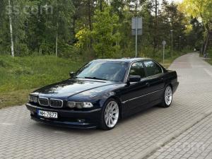 Zils BMW 740 2000 Liepāja, ar dzinēja tilpumu 3.90 L un nobraukumu 335 tūkst. km par 6800 €, foto  vietnē AUTOMOTO.COM.LV