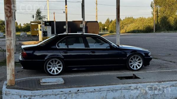 Zils BMW 740 2000 Liepāja, ar dzinēja tilpumu 4.00 L un nobraukumu 338 tūkst. km par 7200 €, foto 4 vietnē AUTOMOTO.COM.LV