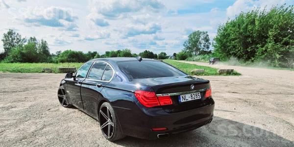 BMW 740 2010 Jelgava vietnē Zils BMW 740 2010 Jelgava, ar dzinēja tilpumu 3.00 L un nobraukumu 312 tūkst. km par 9000 €, foto 6 vietnē AUTOMOTO.COM.LV