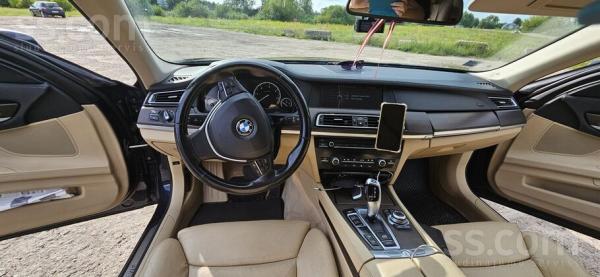 BMW 740 2010 Jelgava vietnē Zils BMW 740 2010 Jelgava, ar dzinēja tilpumu 3.00 L un nobraukumu 312 tūkst. km par 9000 €, foto 11 vietnē AUTOMOTO.COM.LV