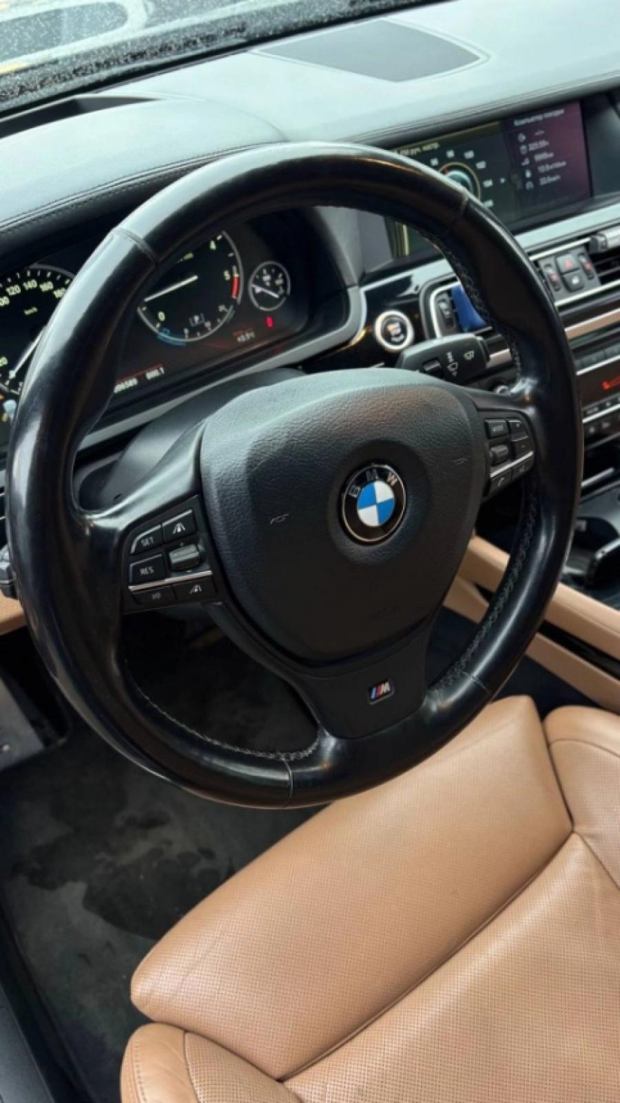 Blue BMW 740 2011 in Riga, with an engine capacity of 3.00 L and mileage of 207 thousand km for 17000 €, photo 18 on AUTOMOTO.COM.LV