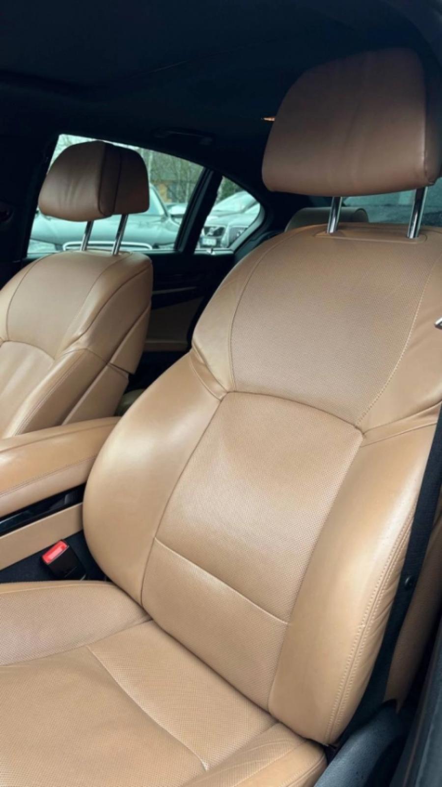 Blue BMW 740 2011 in Riga, with an engine capacity of 3.00 L and mileage of 207 thousand km for 17000 €, photo 20 on AUTOMOTO.COM.LV
